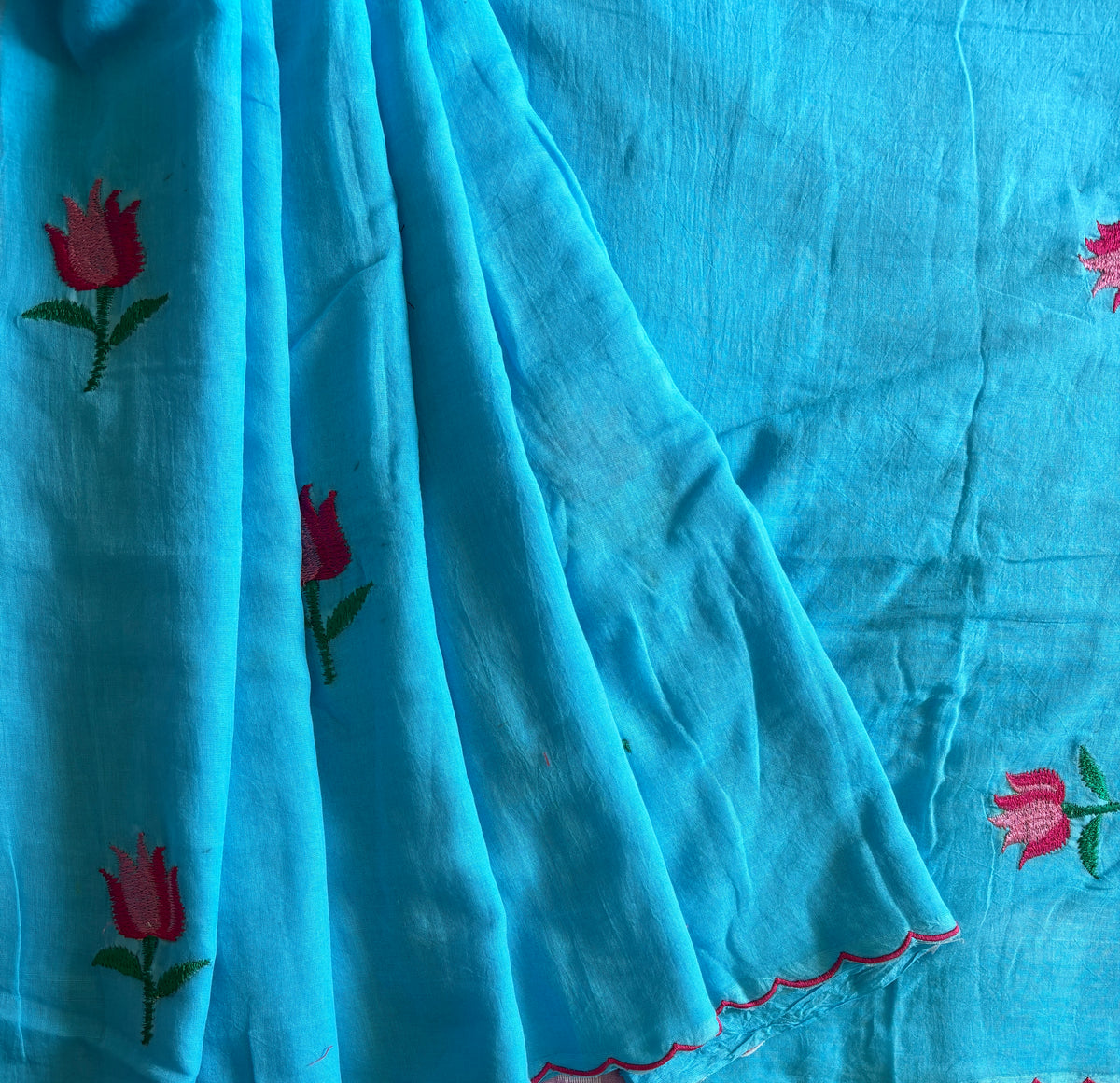 Anushna mul cotton scalloped saree with lotus embroidery | The Maggam ...
